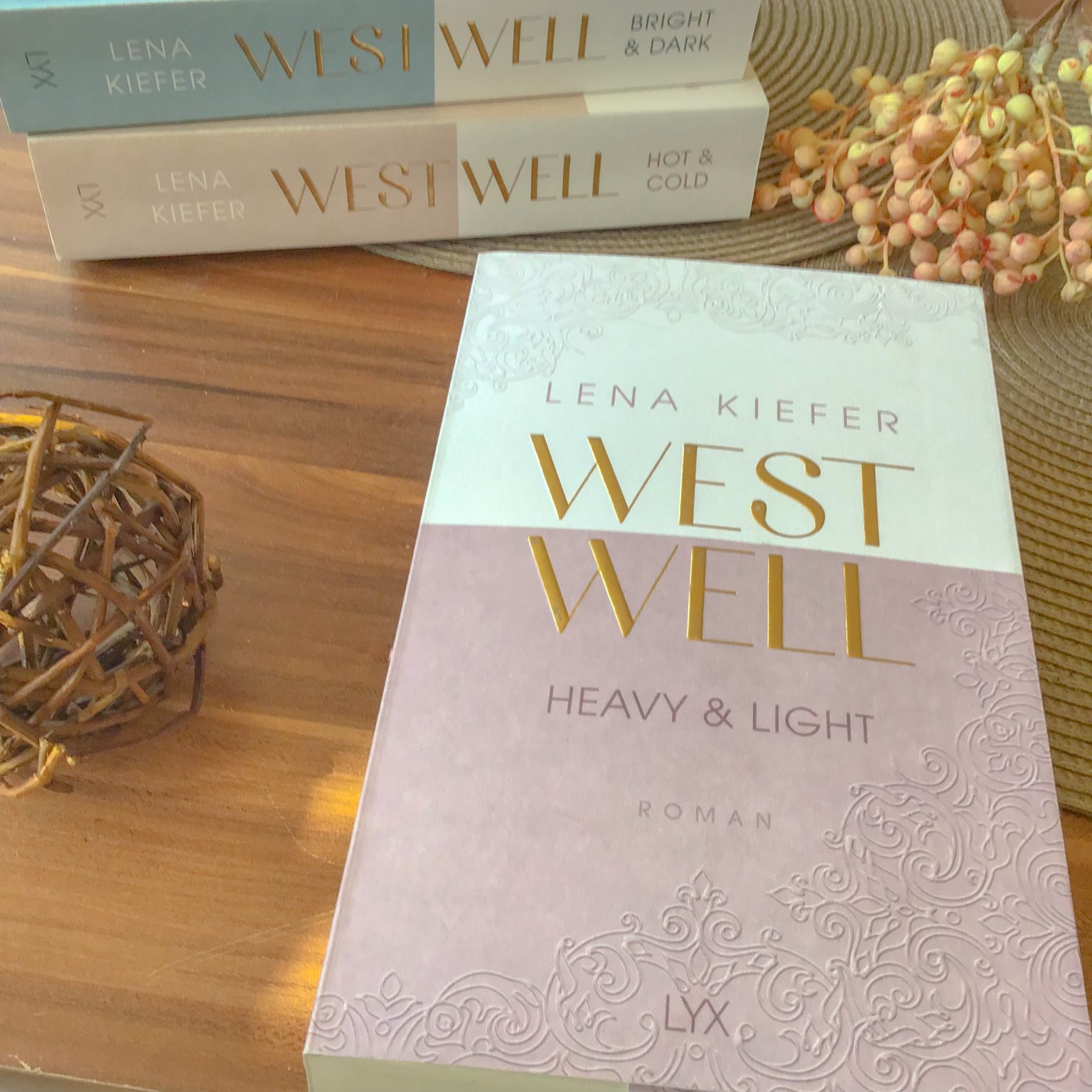 Rezension Heavy & Light (Westwell Band 1) – Addicted2Books-Blog