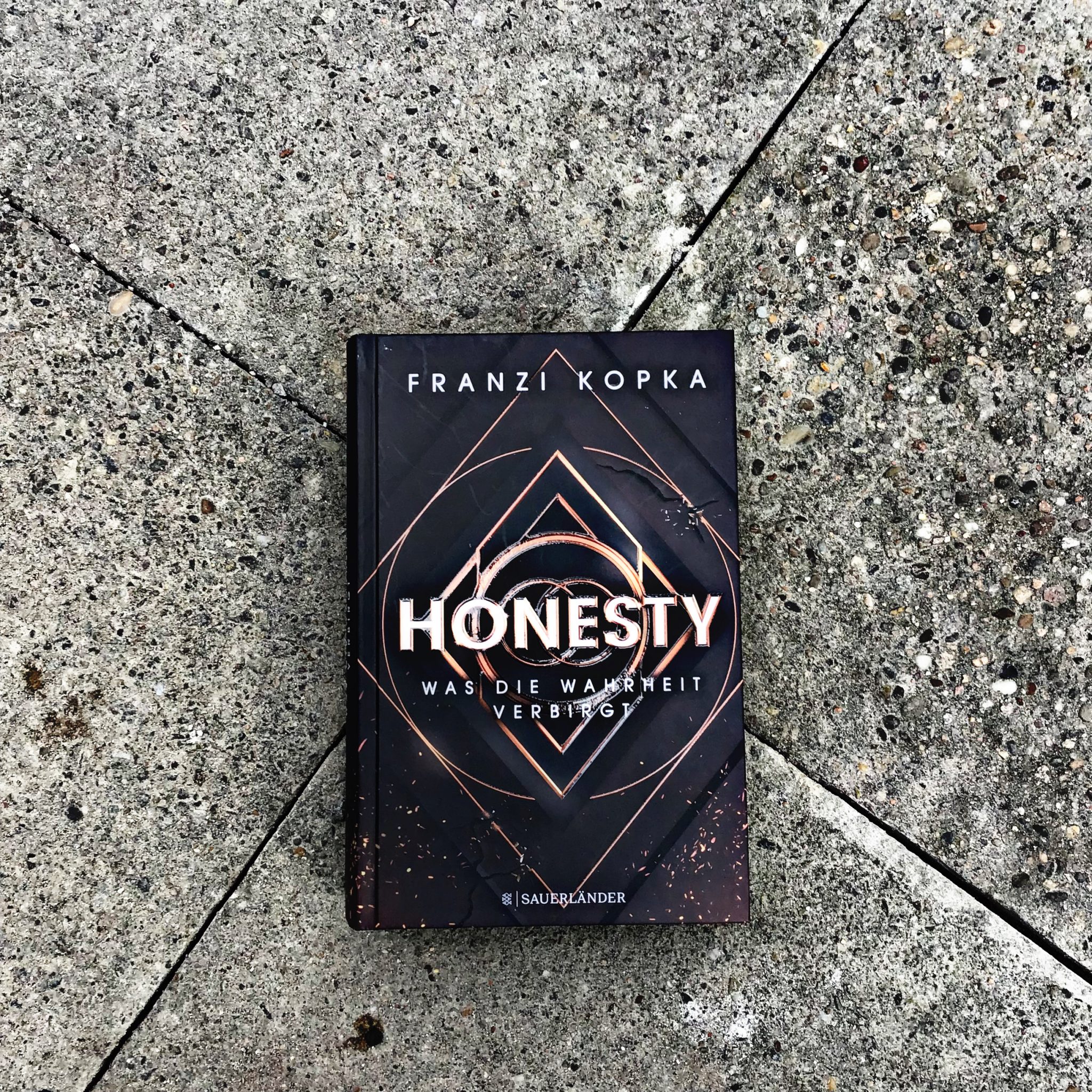 Rezension Honesty – Was die Wahrheit verbirgt (Honesty Band 1 ...